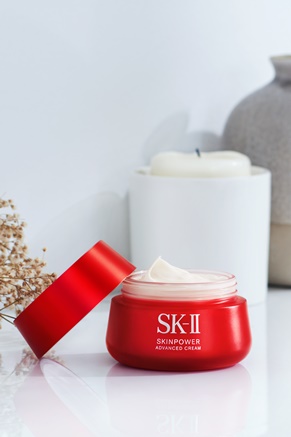 SK-II SKINPOWER ADVANCED เผยผิวเต่งตึงกระชับ กระจ่างใส แลดูอ่อนเยาว์