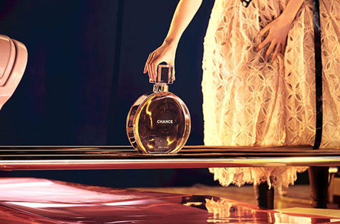 CHANEL ทำเก๋ โยนโบว์ลิ่งขวดน้ำหอมสวยๆในโฆษณา CHANEL Chance ล่าสุด
